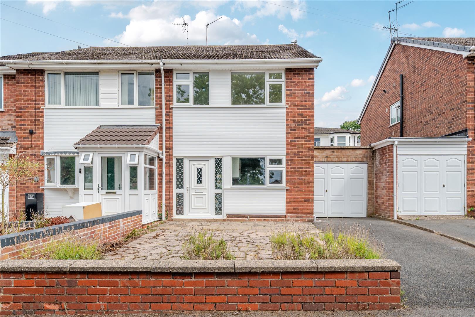 11, Lyndhurst Drive, Kidderminster, DY10 2PT | Estate Agents & Auctioneers